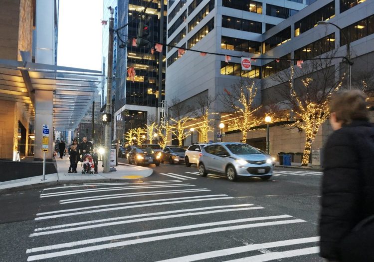 Seattle startup’s bright idea: High-tech crosswalk could signal a way ...